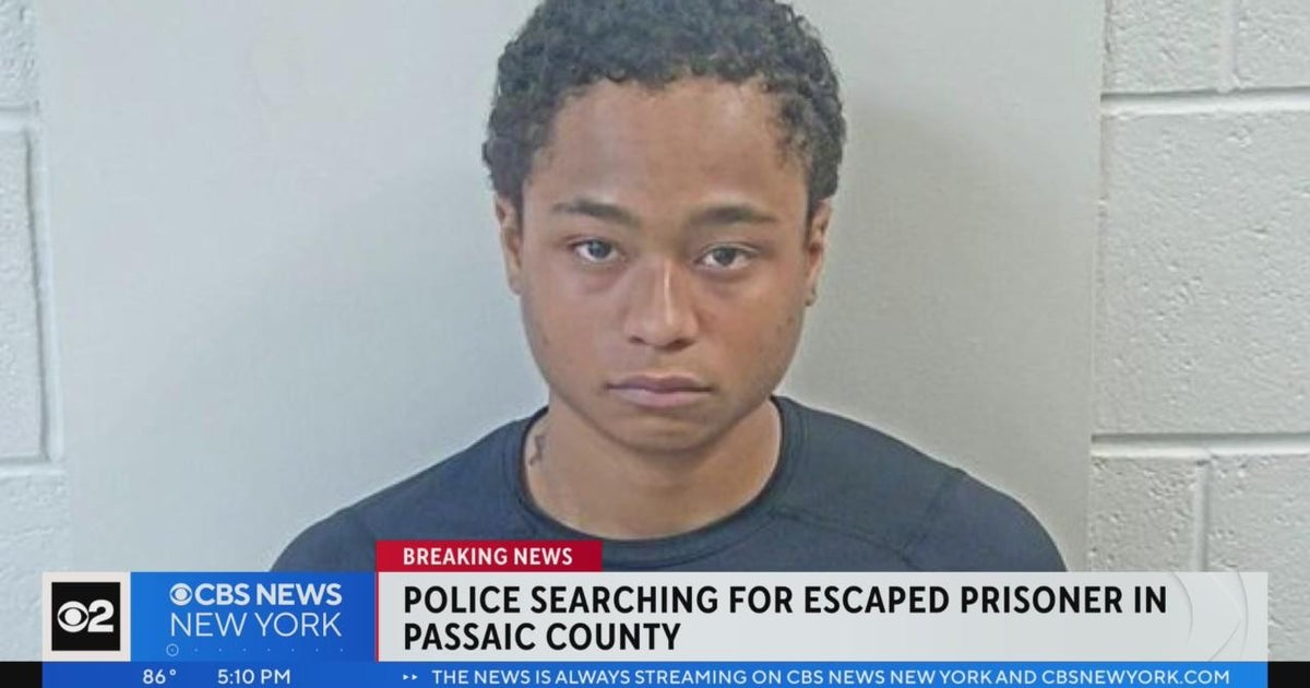 Police searching for escaped prisoner Isaiah Felix - CBS New York
