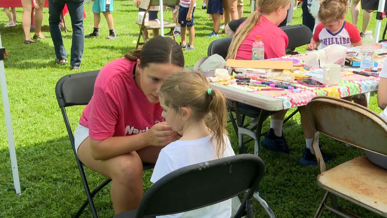 Young people keep Fourth of July tradition going in Narberth - CBS ...