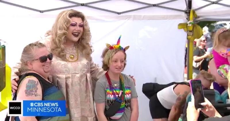 Little Roo's drag queen story hour attracts supporters as well as ...