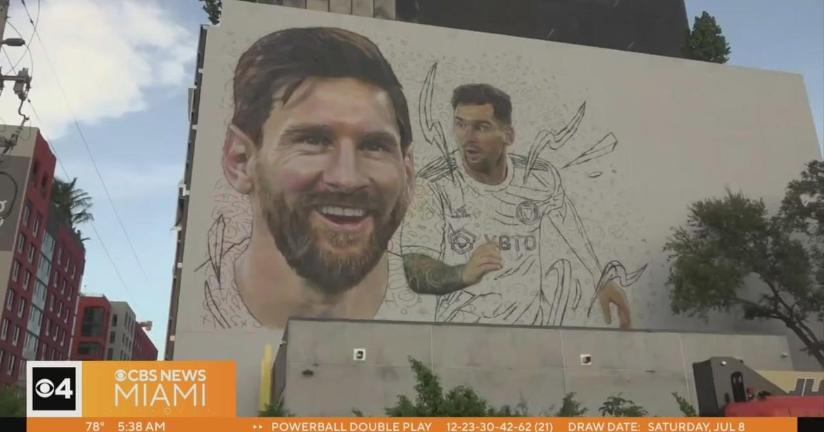 Artist creates Lionel Messi mural in Wynwood - CBS Miami