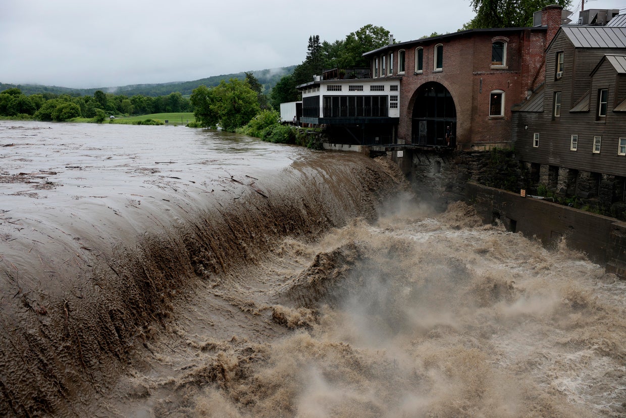 What causes flash floods and why are they so dangerous? - CBS News