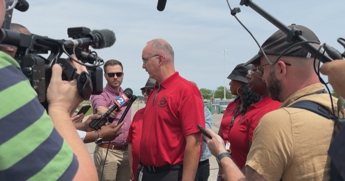 UAW meets with members ahead of contract negotiations - CBS Detroit
