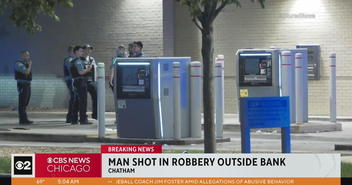 Robbers shoot man during robbery outside bank - CBS Chicago