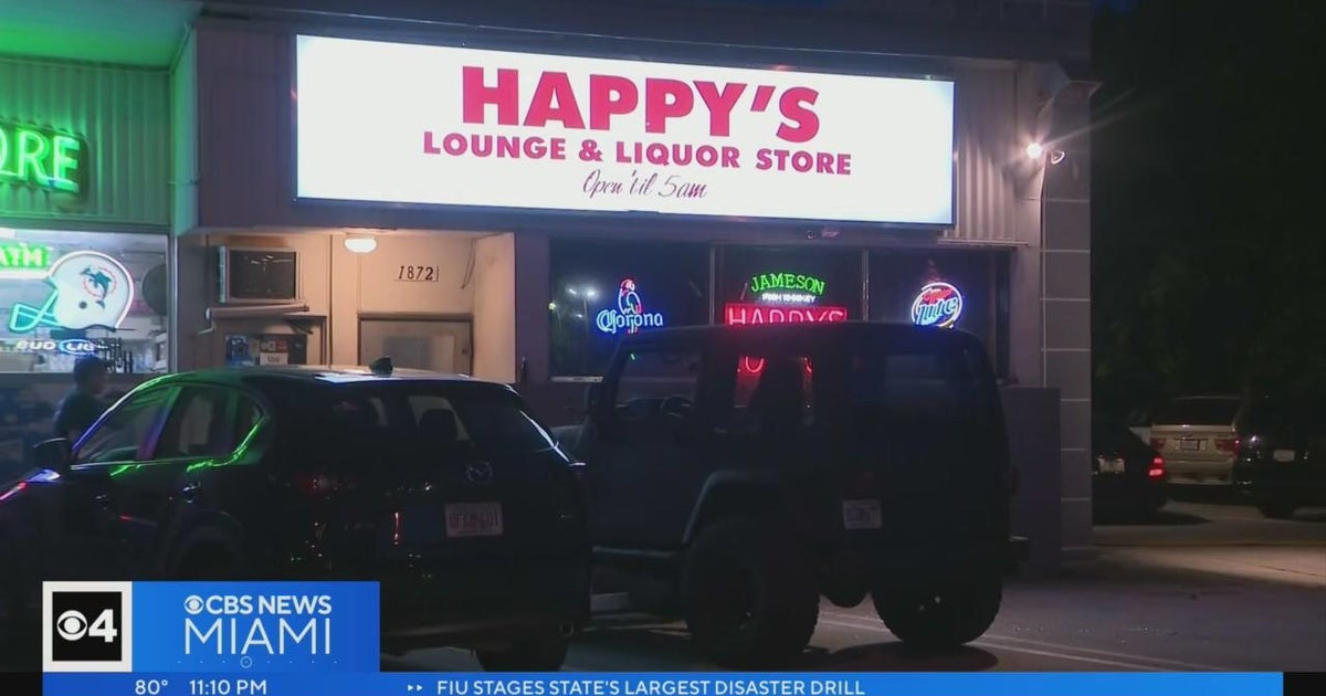 Iconic Happy's Stork Lounge bids goodbye to original location - CBS Miami