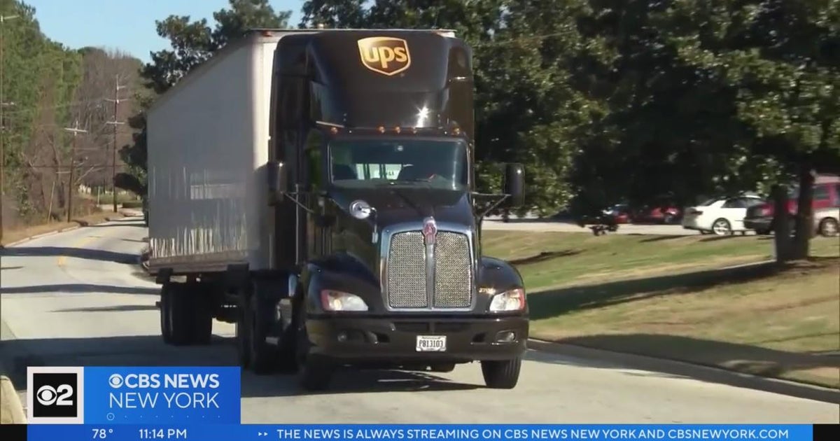 UPS drivers rally on Long Island ahead of possible strike - CBS New York