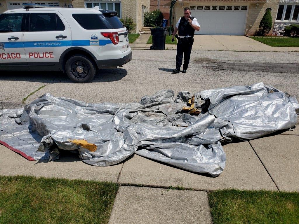 Evacuation slide falls from plane headed to O'Hare Airport - CBS Chicago