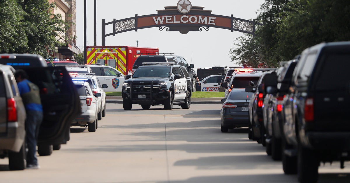 Police officer's shot to head killed Allen mall gunman, report says ...