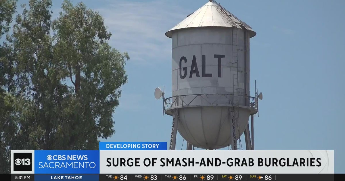 Smash-and-grab thieves target small businesses in Galt - CBS Sacramento