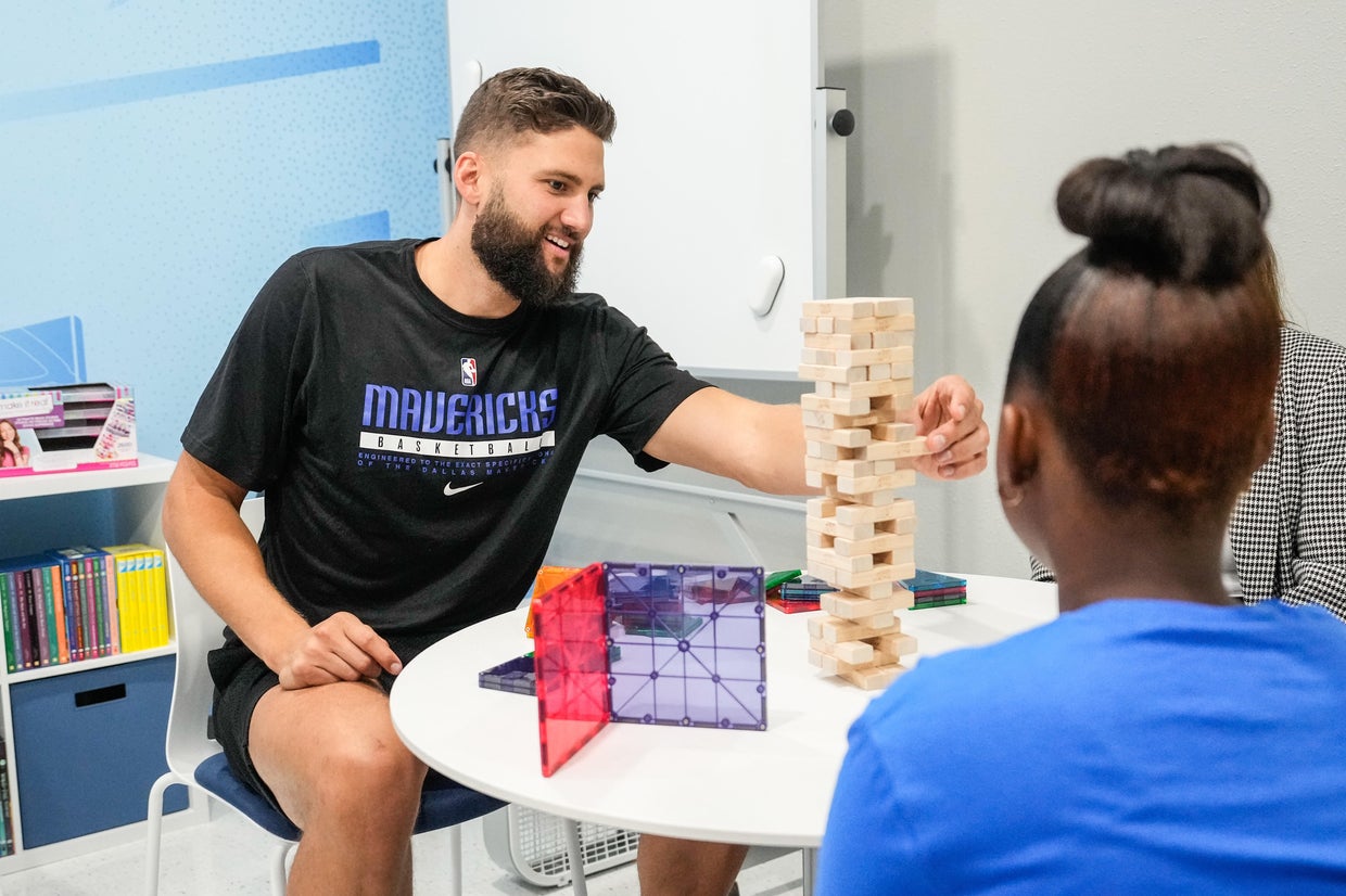 Dallas Mavericks dedicate new student lounge to youth at The Family ...