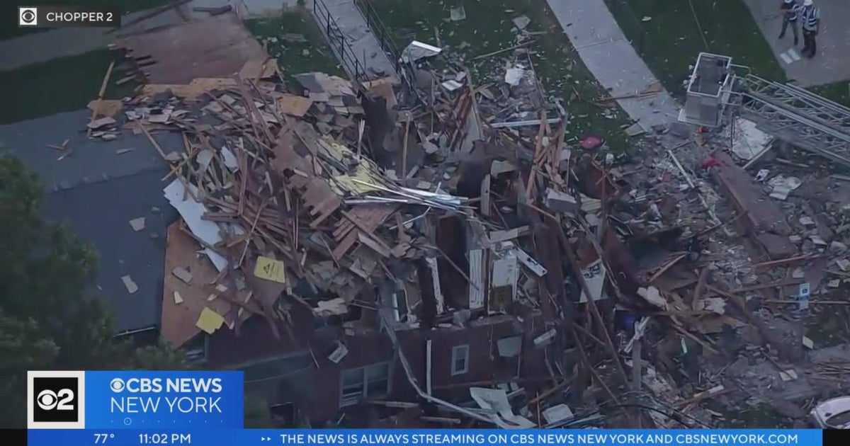 Newark residents describe frightening building explosion - CBS New York
