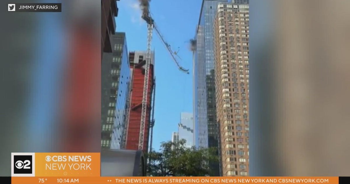 Dramatic video: Moment crane partially collapses in NYC - CBS New York