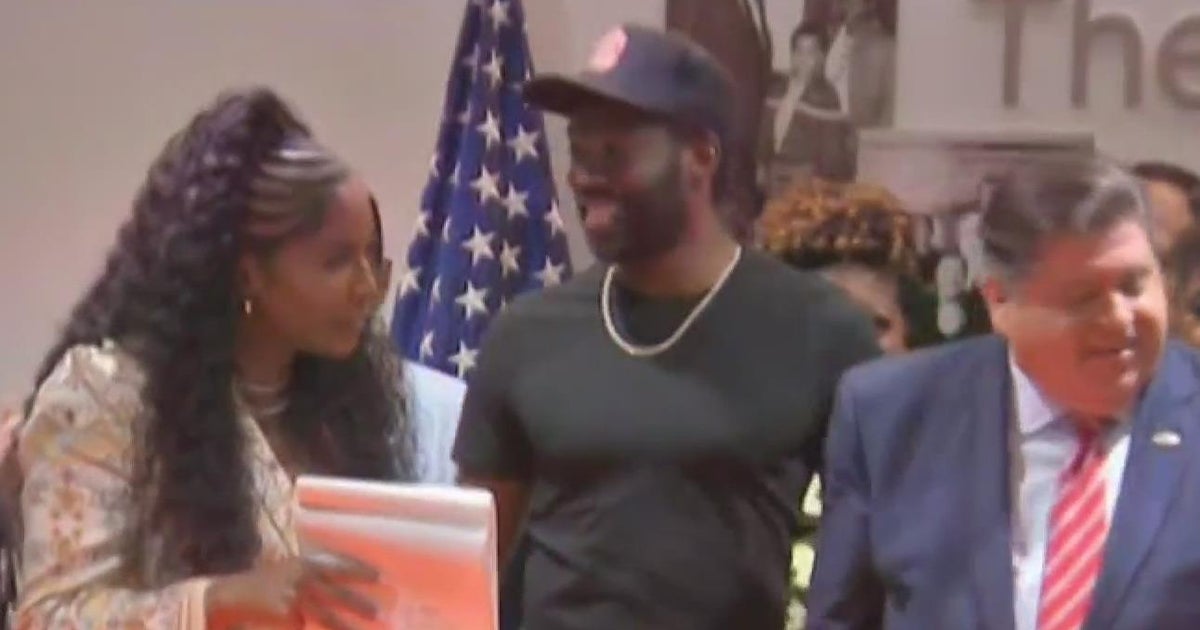 Meek Mill on hand as Gov. Pritzker signs parole system overhaul bill ...