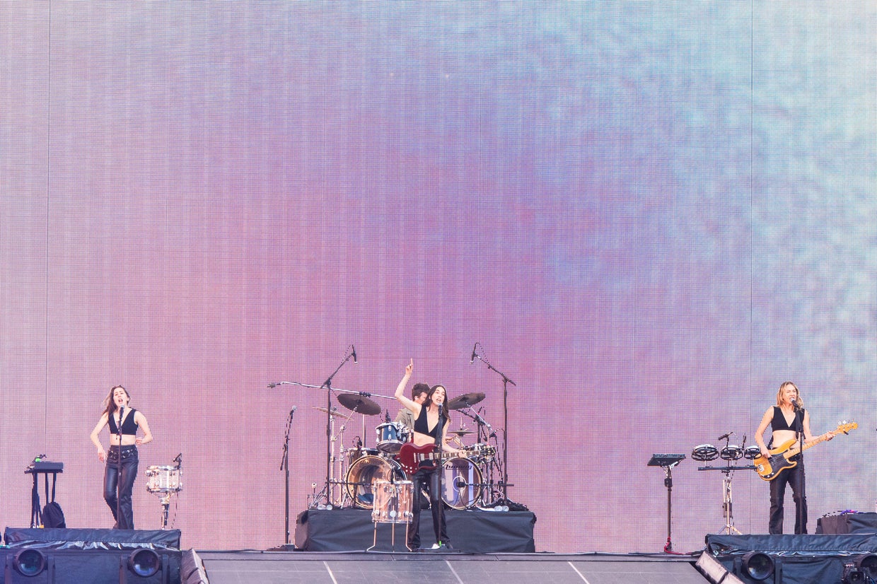 Photos: Taylor Swift dazzles packed house at Levi's Stadium with ...