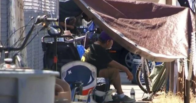 Homeless facing life-threatening conditions in extreme heat - CBS News
