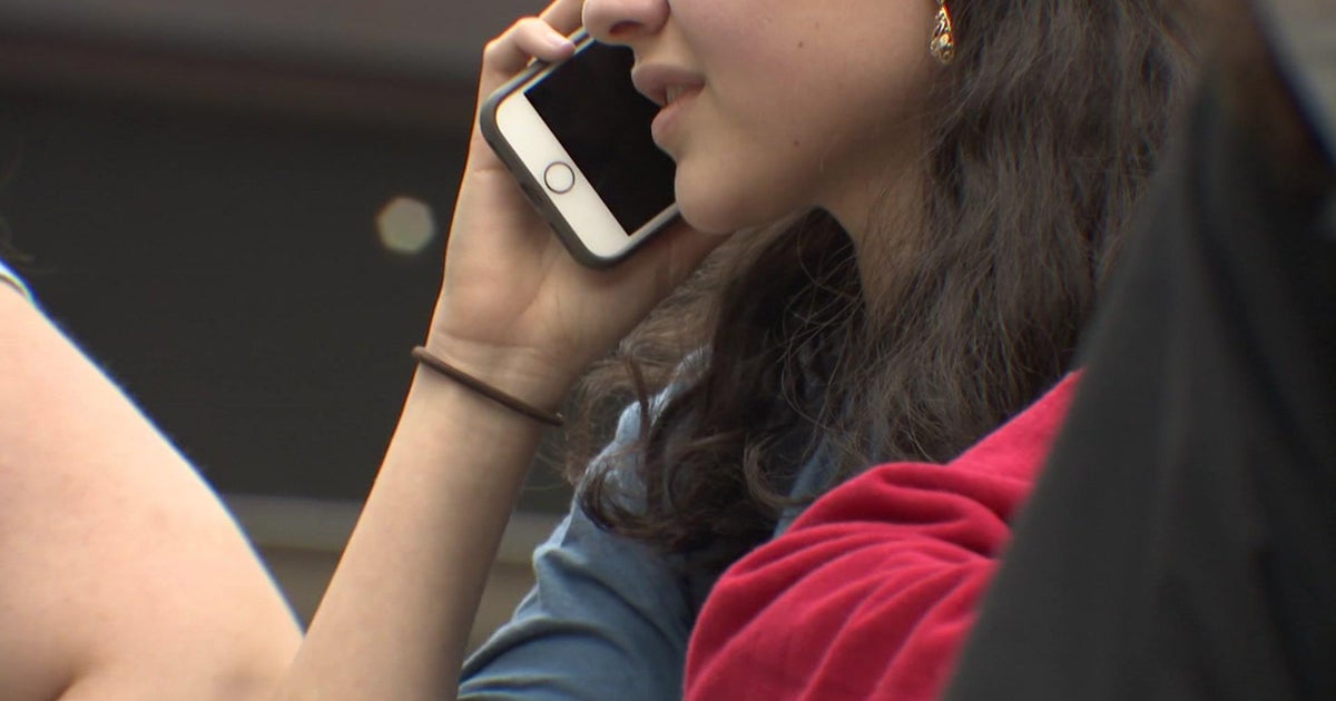 Gen Z developing fear of phone calls, or "phone phobia" - CBS New York