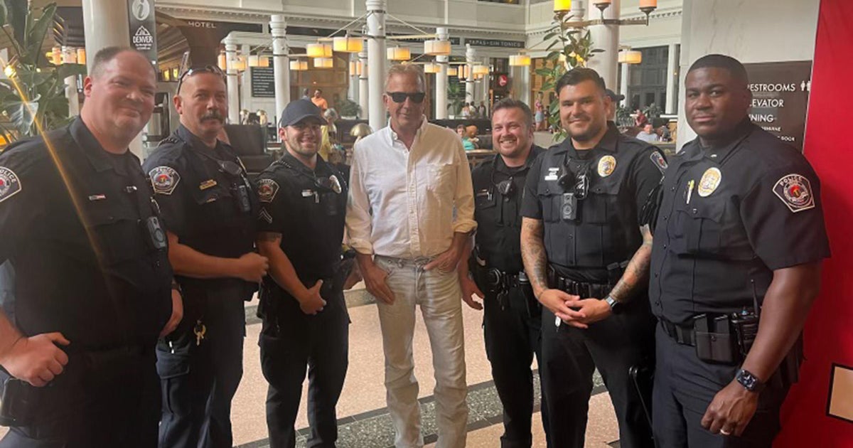"Yellowstone" star Kevin Costner poses for photo with RTD Transit ...