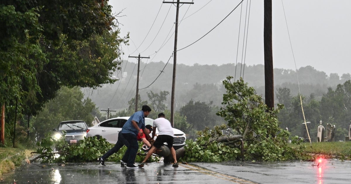 Severe weather in East kills at least 2, hits airlines schedules hard ...