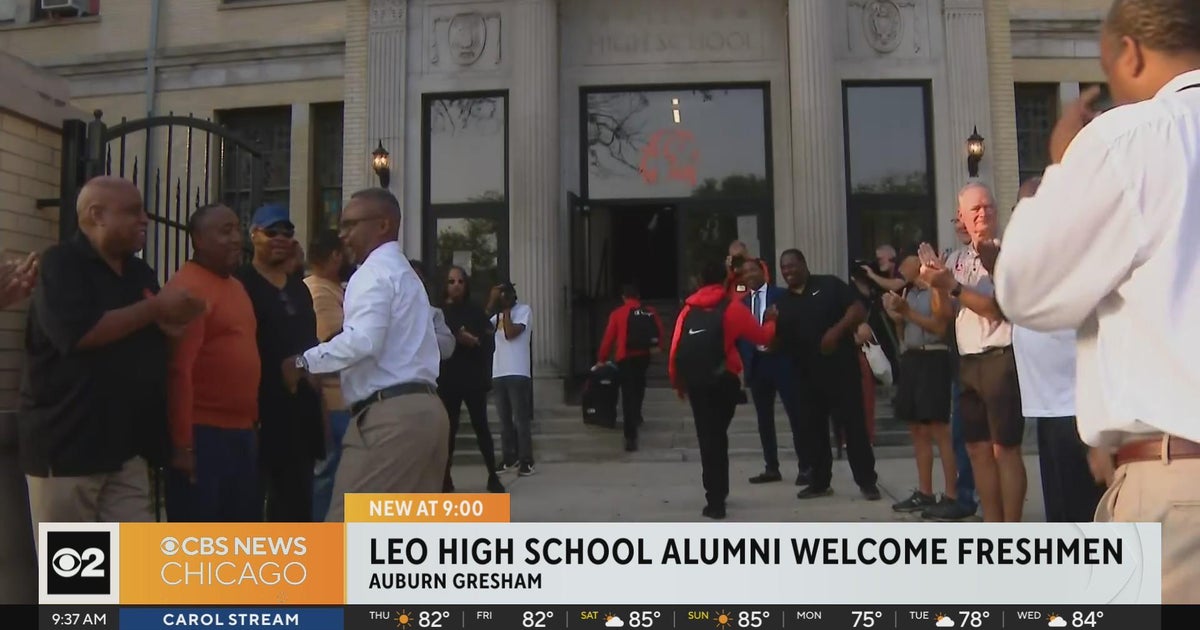 Leo High School alumni welcome new freshman class - CBS Chicago