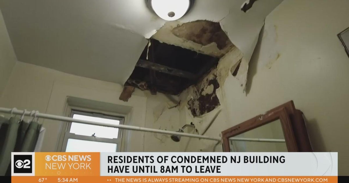 Plainfield residents scrambling to vacate condemned building - CBS New York