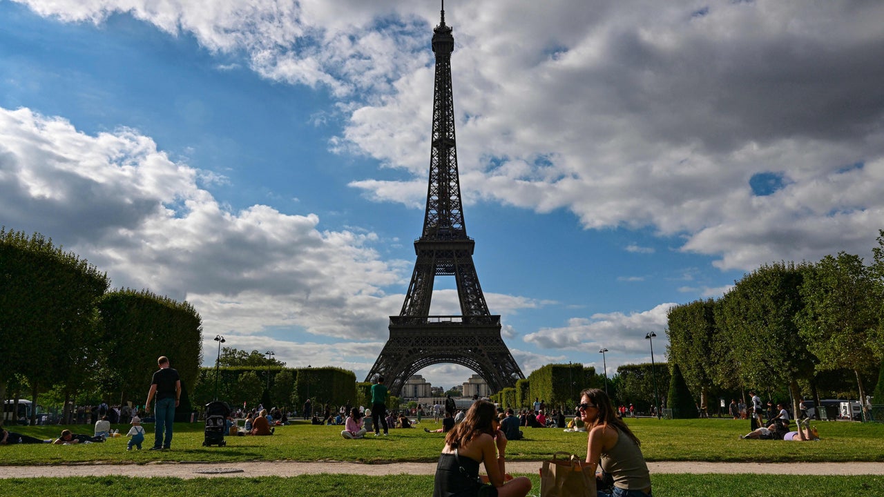 Eiffel Tower news - Today’s latest updates - CBS Minnesota