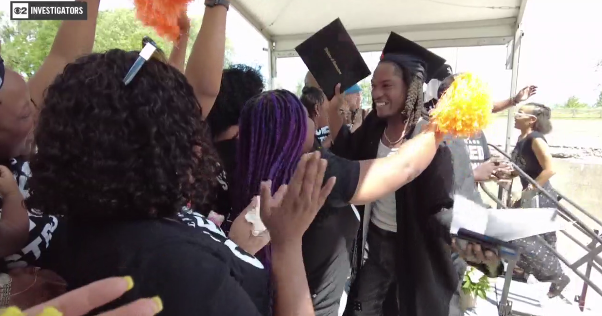 Graduation day for Chicago CRED participants - CBS Chicago