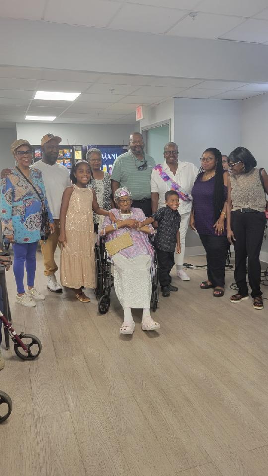 North Miami woman celebrates 109th birthday - CBS Miami