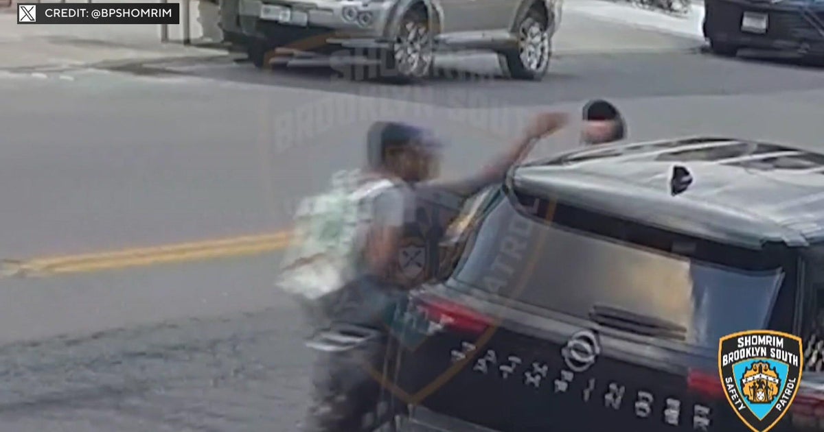 Nypd Men On Moped Knocked Off Brooklyn Mans Yarmulke In Possible 8228