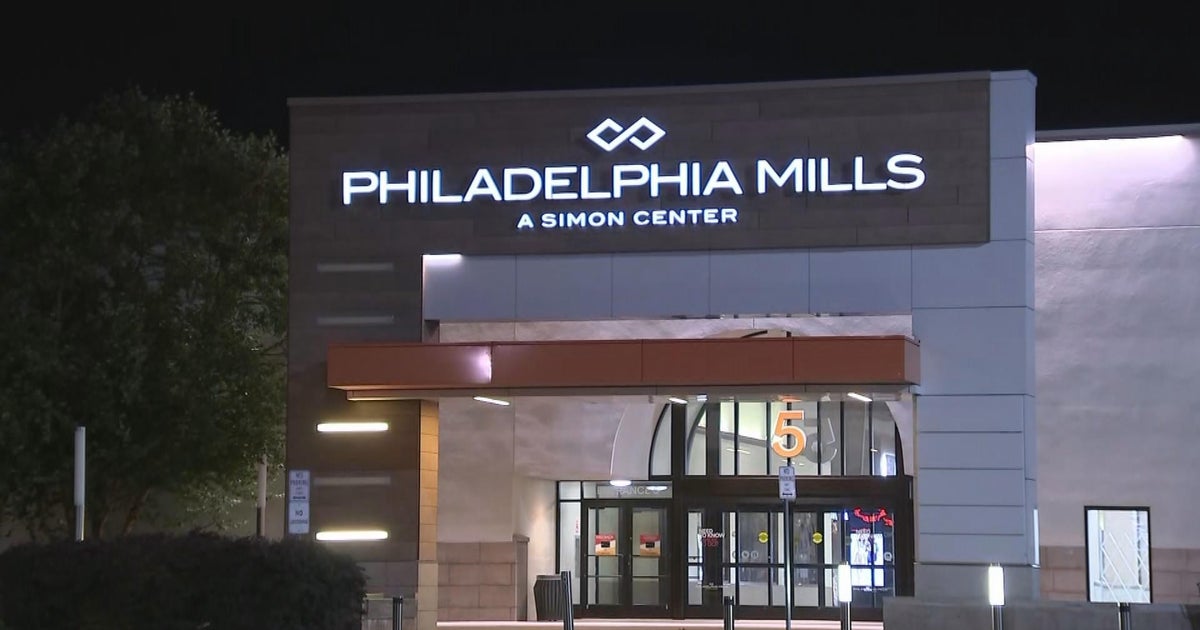 Robbery suspects sprayed pepper spray inside jewelry store at ...