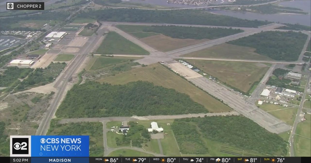 Floyd Bennett Field latest site to house asylum seekers - CBS New York