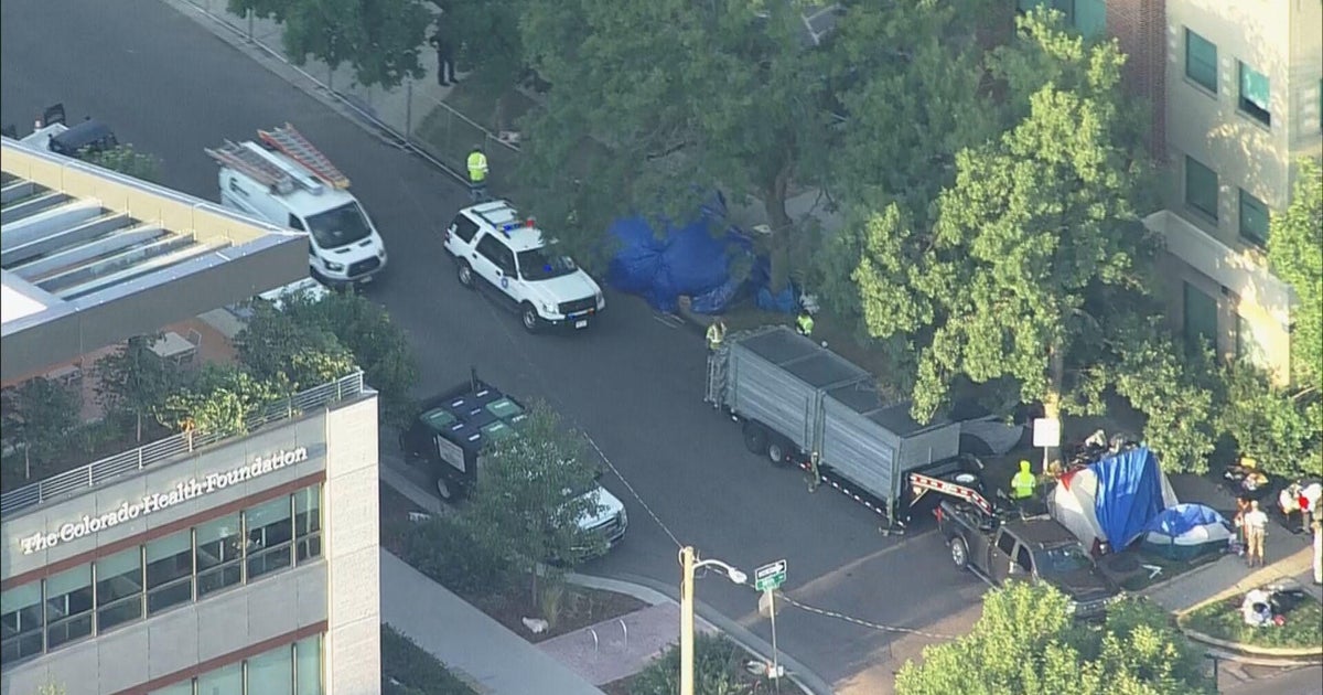 Crews clean up homeless camp at Logan Street and East 18th Avenue after ...