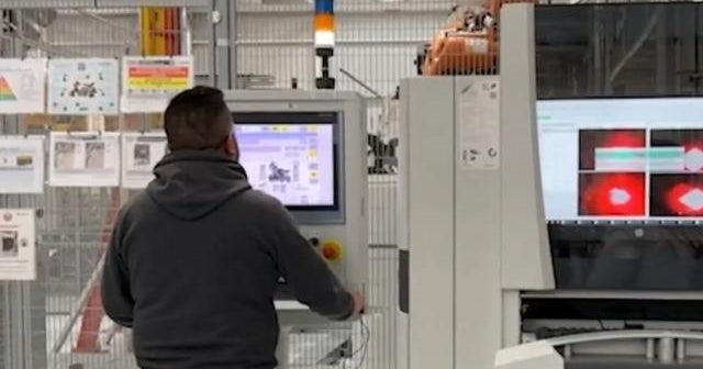 How the Midwest became a manufacturing robot hub - CBS News