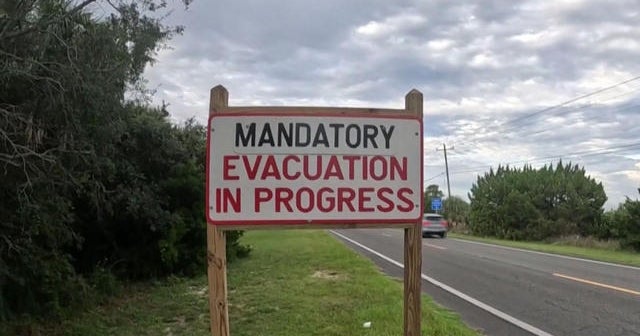 Hurricane Idalia lashes Florida Gulf Coast as final storm preparations ...