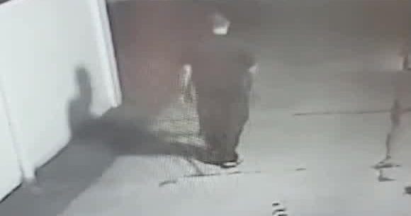 Detroit police seek suspect in home invasion, arson - CBS Detroit