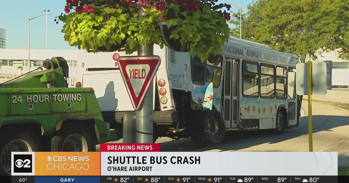 Shuttle bus crashes at O'Hare Airport; bus driver critically injured ...
