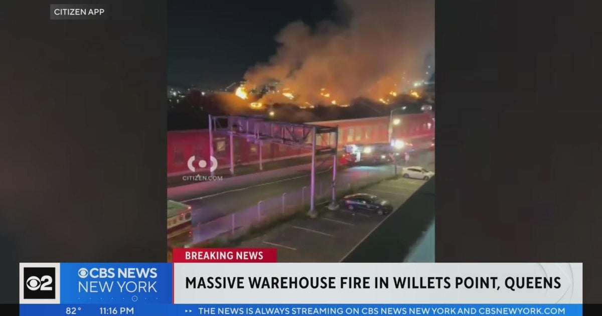 FDNY battling massive warehouse fire in Willets Point, Queens - CBS New ...