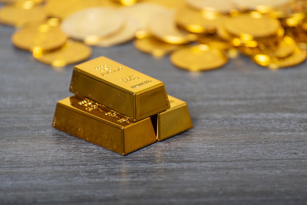 How gold bars and coins protect your portfolio - CBS News