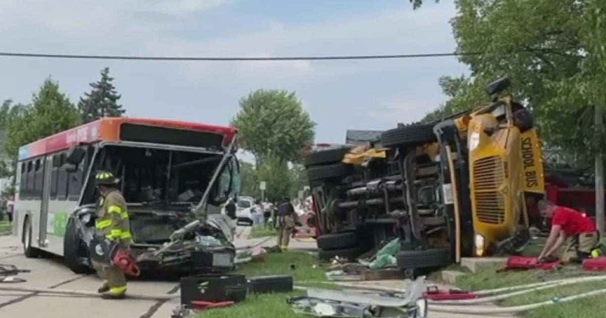 9 hurt when 2 buses crash in Racine - CBS Chicago