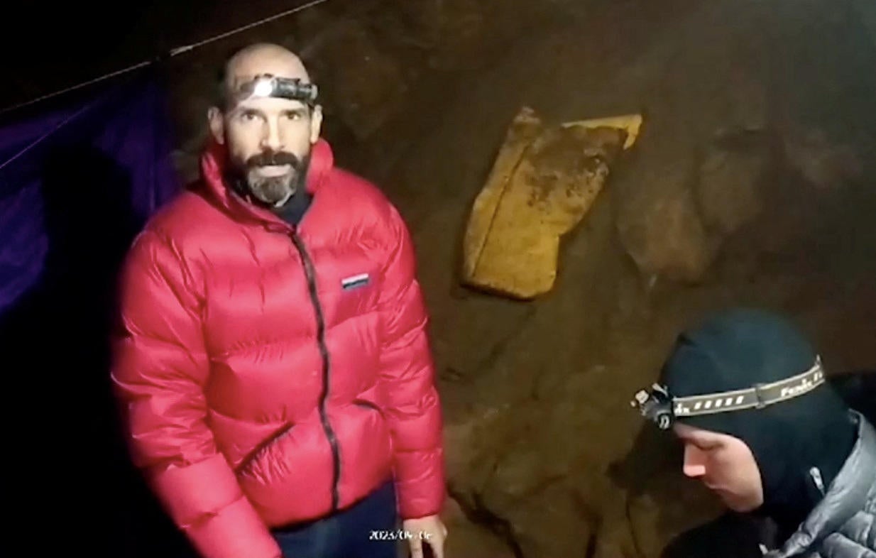 Turkey cave rescue of American Mark Dickey like "Himalayan Mountain ...