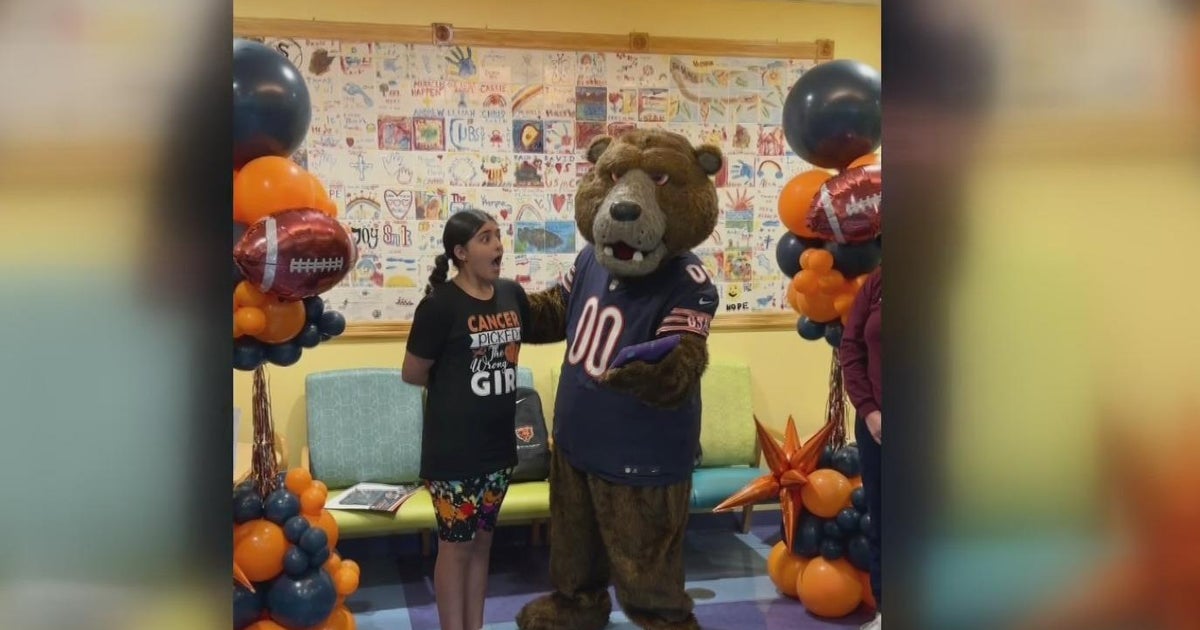 Chicago Bears' Staley12-year-old leukemia survivor trip - CBS Chicago