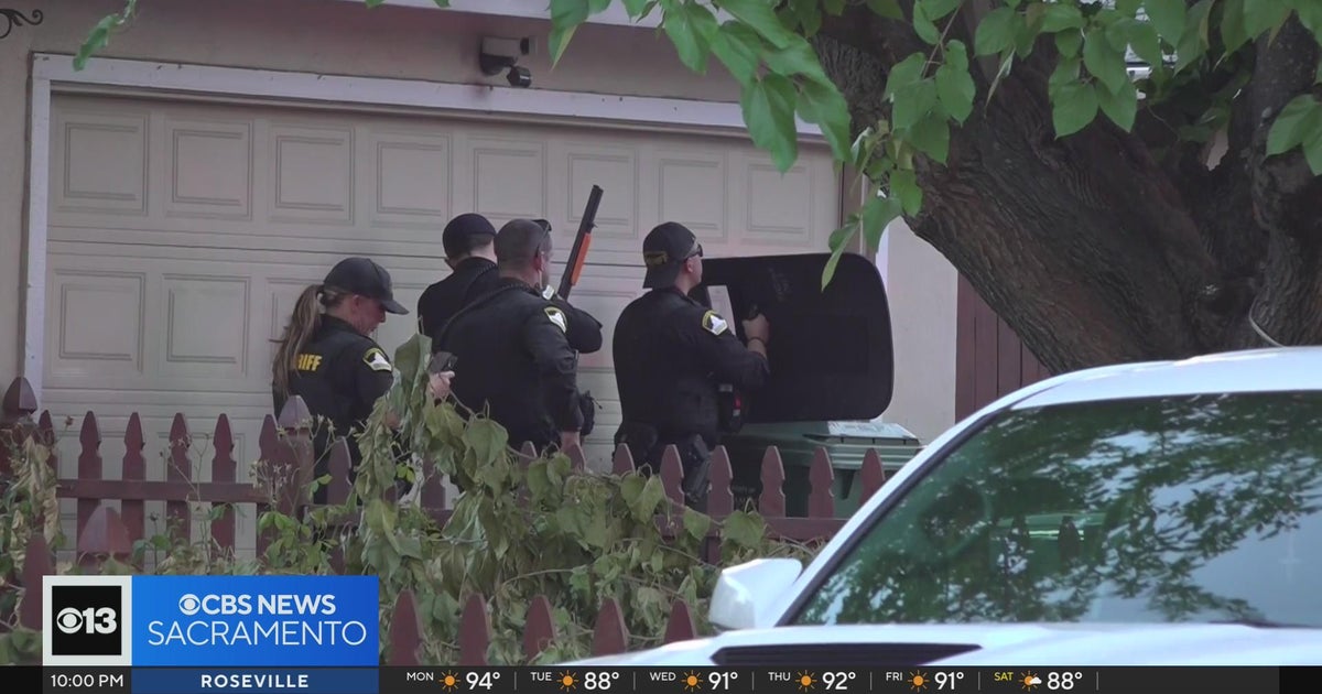 Police in standoff after North Highlands man makes bomb threats - CBS ...