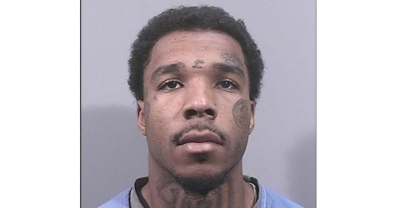 Police searching for escaped inmate in Long Beach - CBS Los Angeles