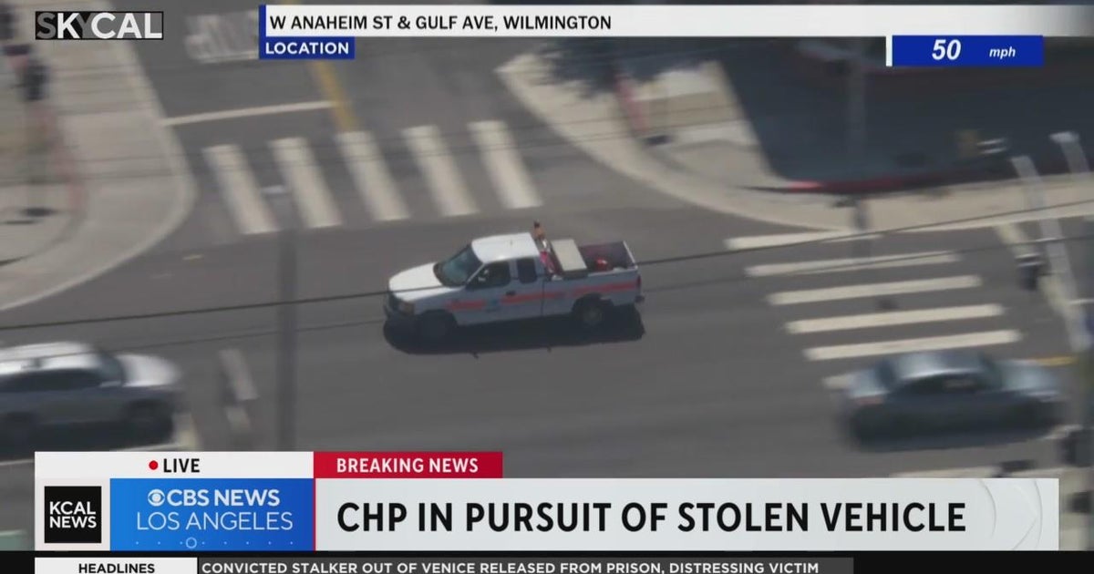 Driver in stolen Caltrans truck leads CHP on brief pursuit - CBS Los ...