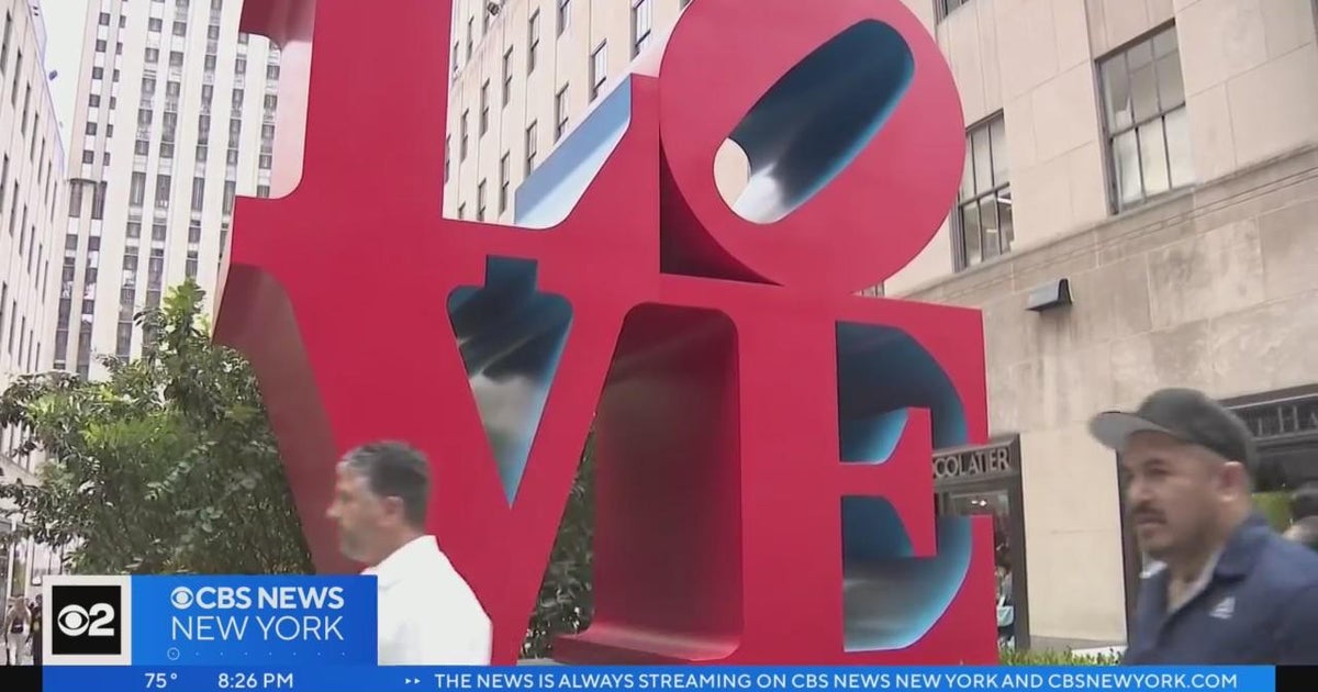 "Love Statue" returns to Rockefeller Center - CBS New York