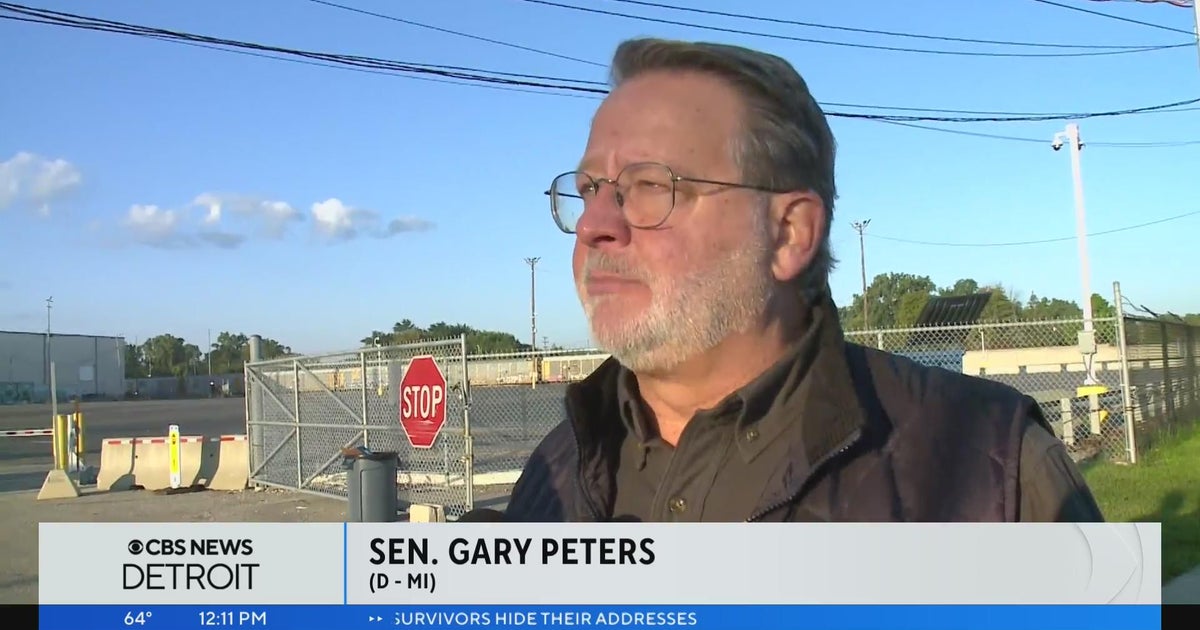 U.S. Sen. Gary Peters joins UAW picket line at Ford Assembly Plant - CBS Detroit