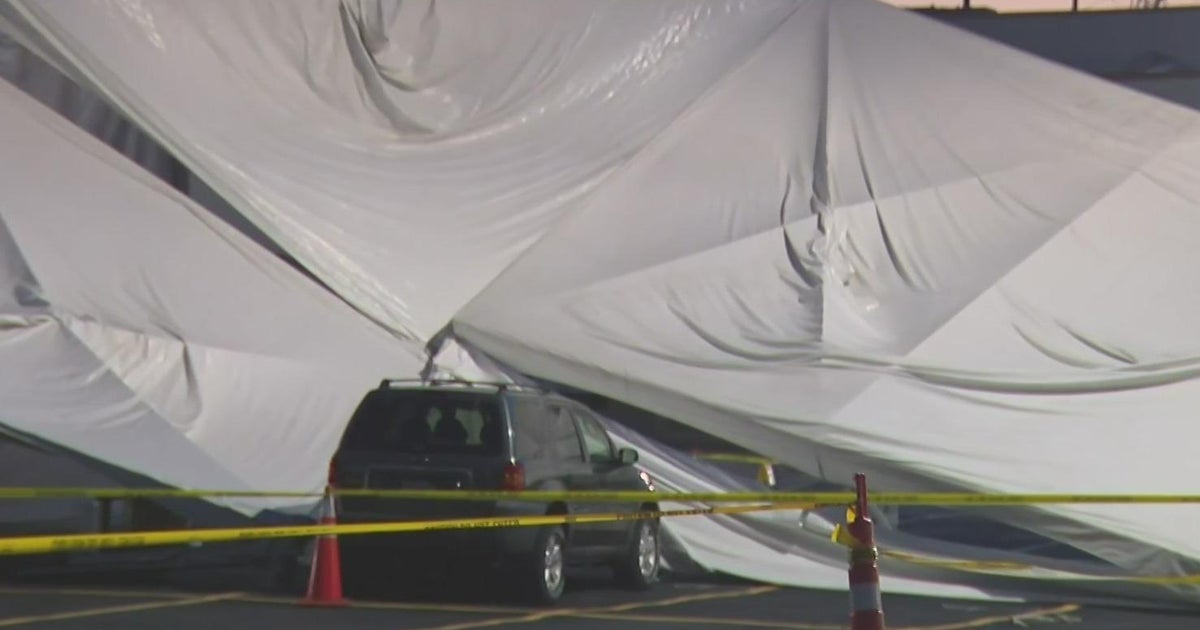 Professional weighs in on Bedford Park tent collapse that injured 26 ...