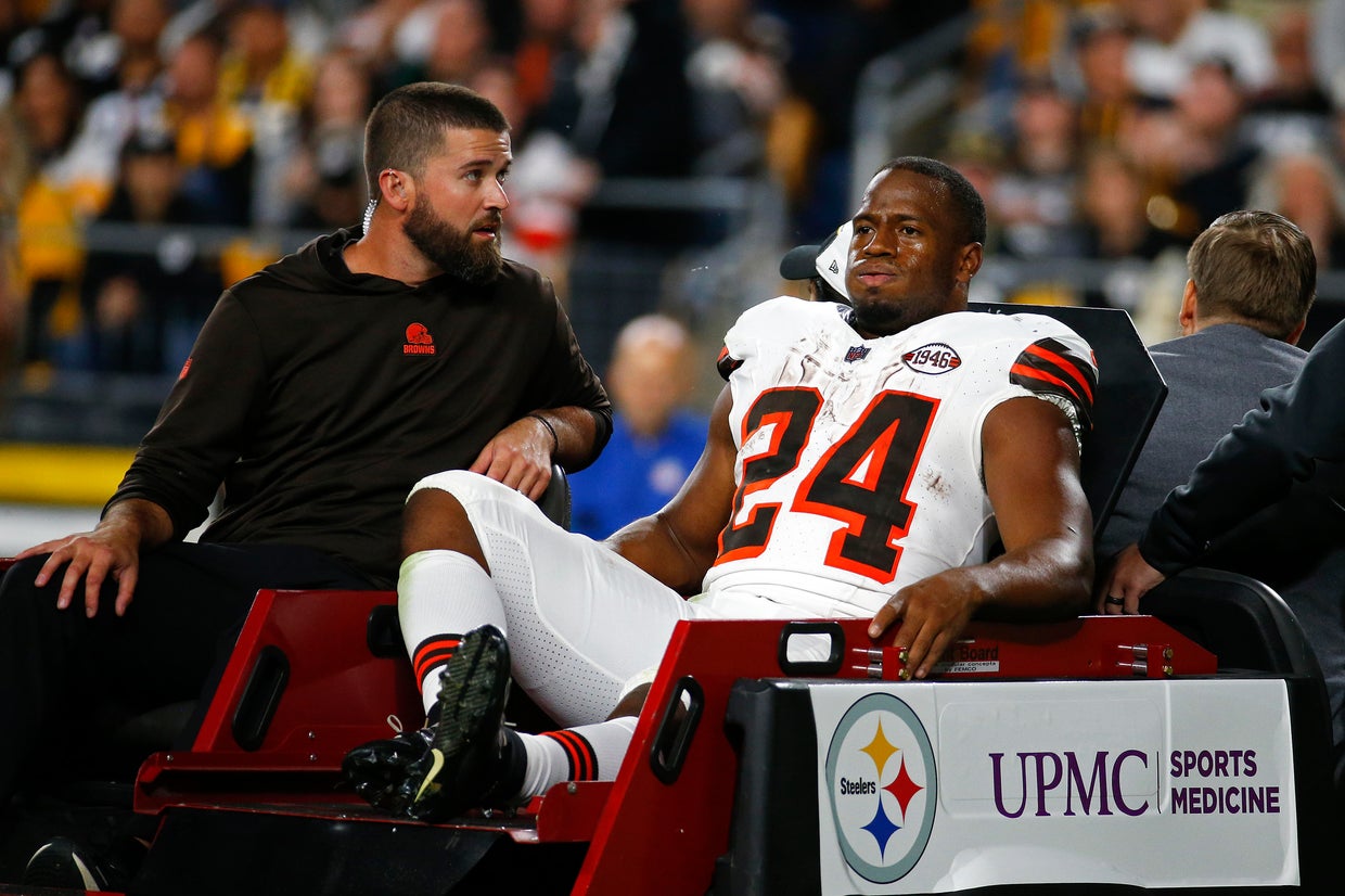Cleveland Browns RB Nick Chubb carted off field after knee injury ...