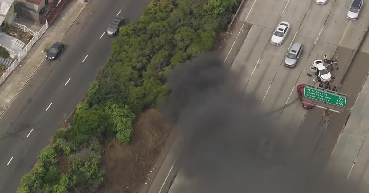 Watch: Scene of fiery crash on Highway 580 in Oakland - CBS San Francisco