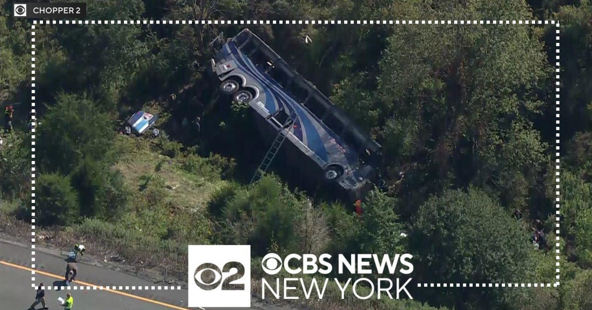 Middletown, N.Y. Mayor Joseph DeStefano discusses bus crash - CBS New York