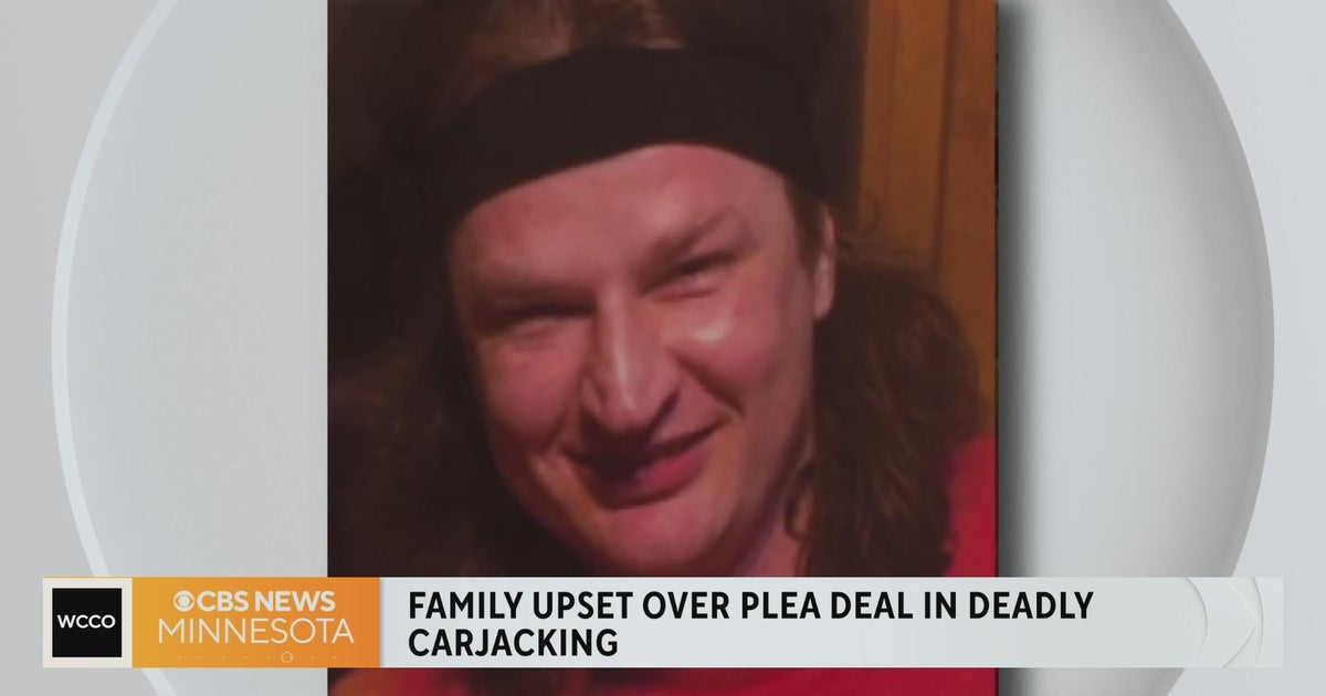 Family calls for pause on plea deal for man charged in deadly ...