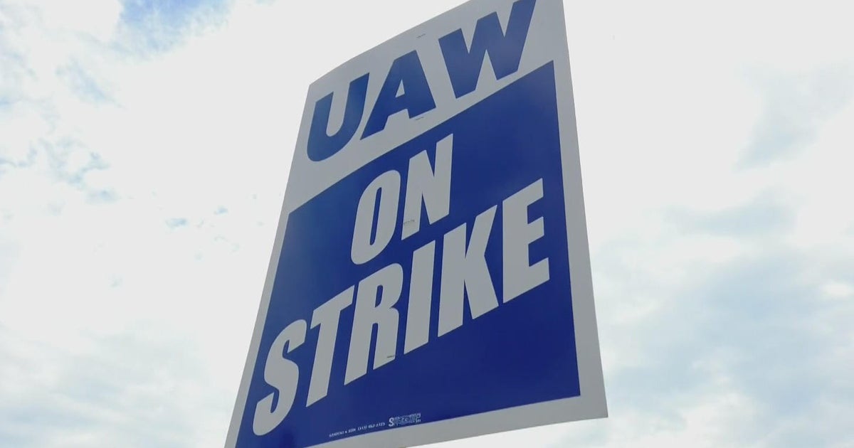 UAW strike extends to Chicago area - CBS Chicago